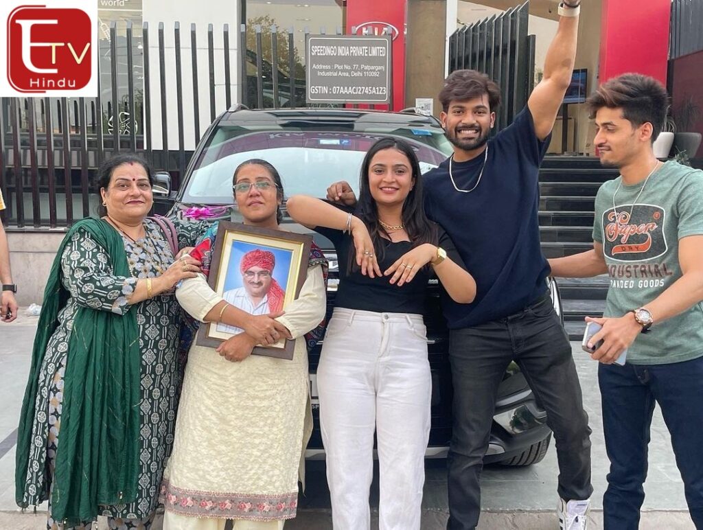 Kirti Mehra (Youtuber) Age, Income, Boyfriend, Video, Height, Family ...